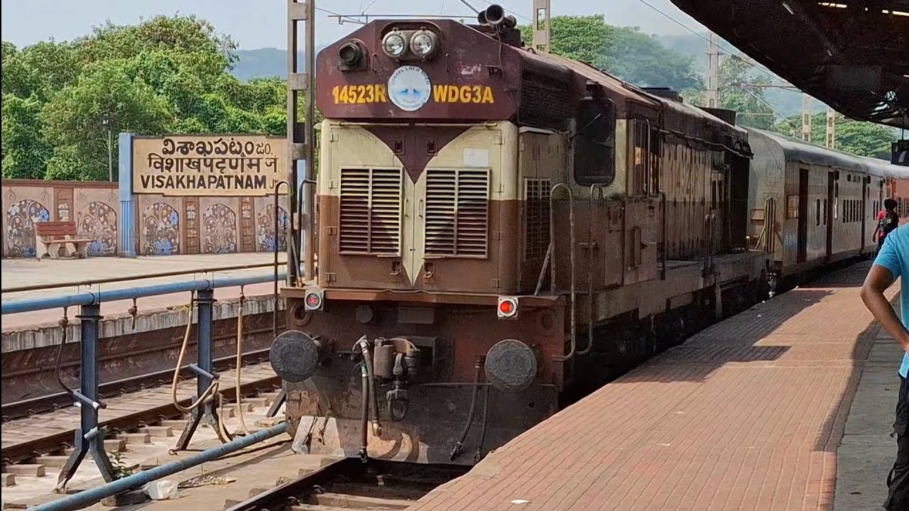 TIRUMALA EXPRESS ANNOUNCEMENT + SHUNTING + ARRIVAL + DEPARTURE AT VSKP ...