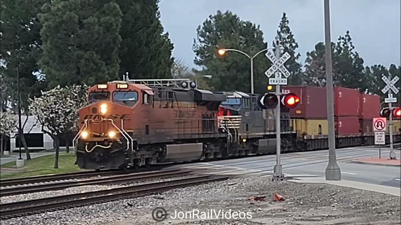 1/29/23 WB BNSF stack passes through Los Nietos with NS 4217, NS 8132, NS 7571, and NS 8022(1 ...