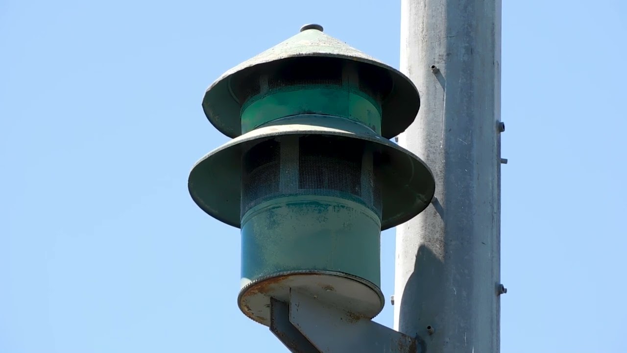 Federal Signal Model 5 Short Attack - Keizer, Oregon Siren Test - YouTube