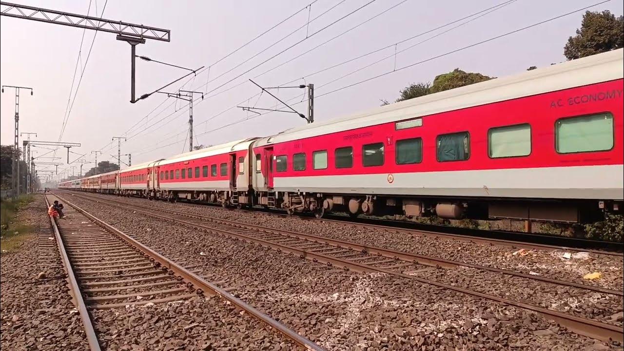 Tata WAP-7 slows down with 18184 Buxar Tatanagar Express & crawls towards Asansol Jn - YouTube