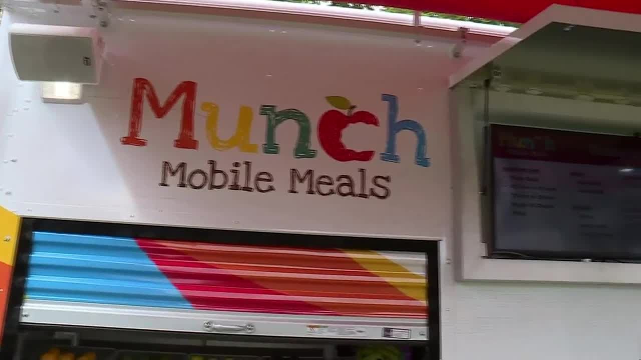 ‘Munch Truck’ delivers free food without stigma - YouTube