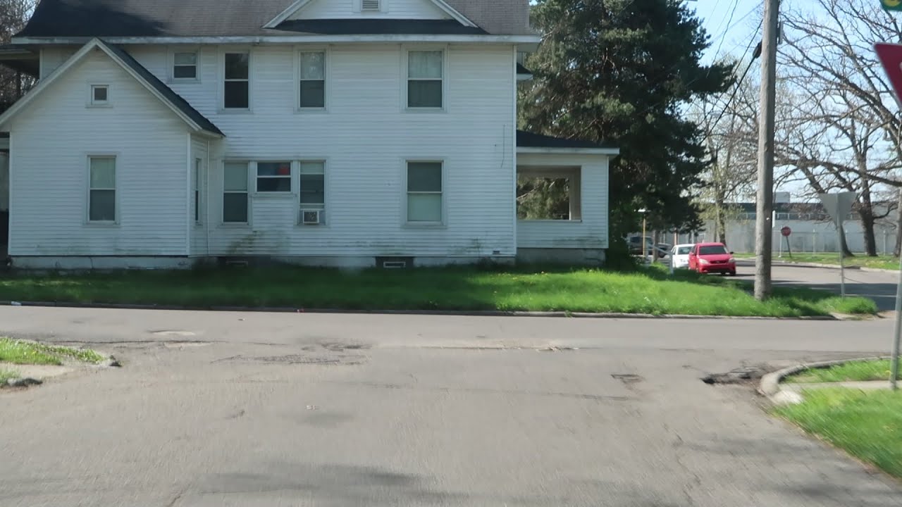 THE 'TRENCHES' OF SOUTHEAST SIDE GRAND RAPIDS HOODS - YouTube