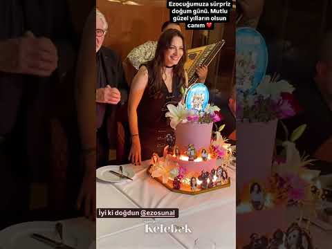 Kemal Sunal’ın kızı Ezo Sunal, 41. yaşını ekip arkadaşlarının katıldığı bir parti ile kutladı.