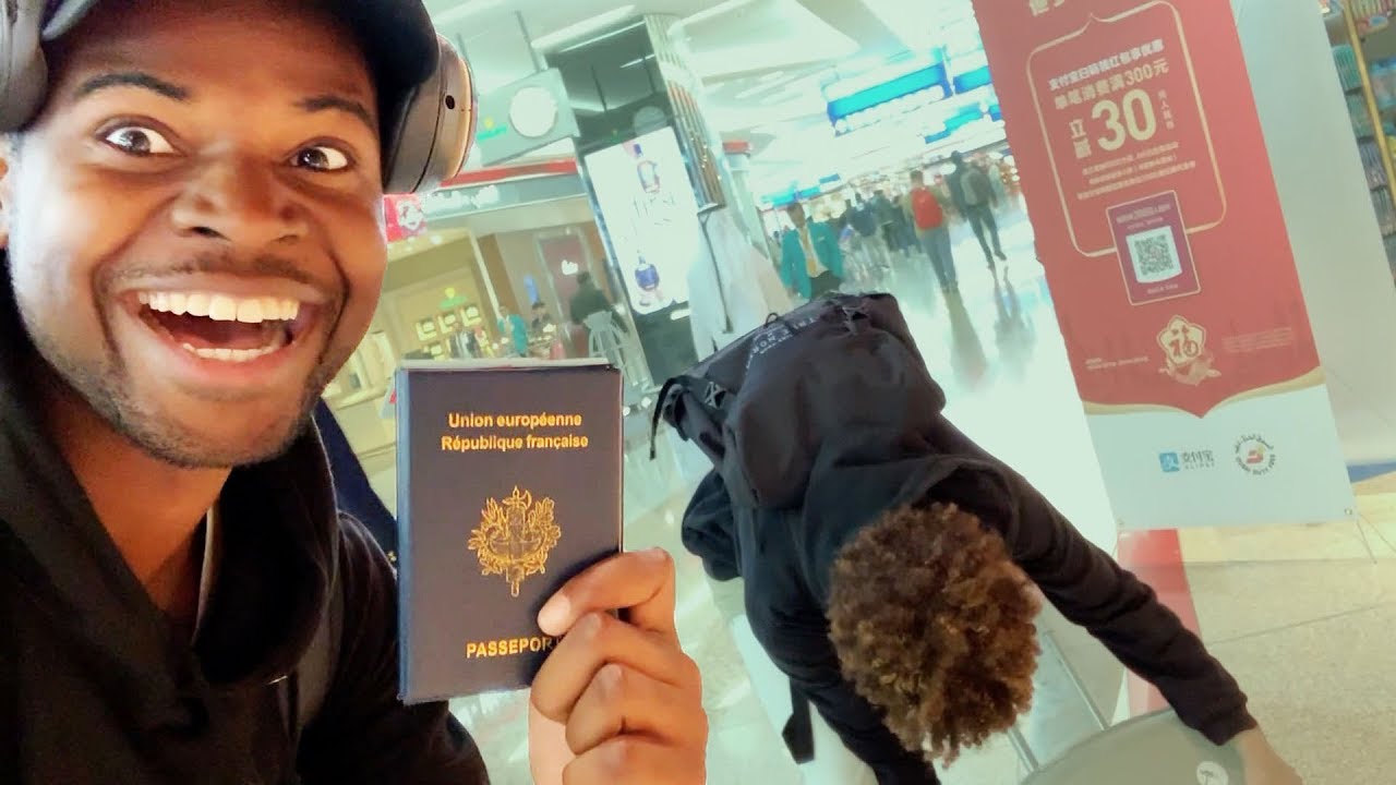 JE CACHE SON PASSPORT, IL RATE L'AVION #PRANK - YouTube