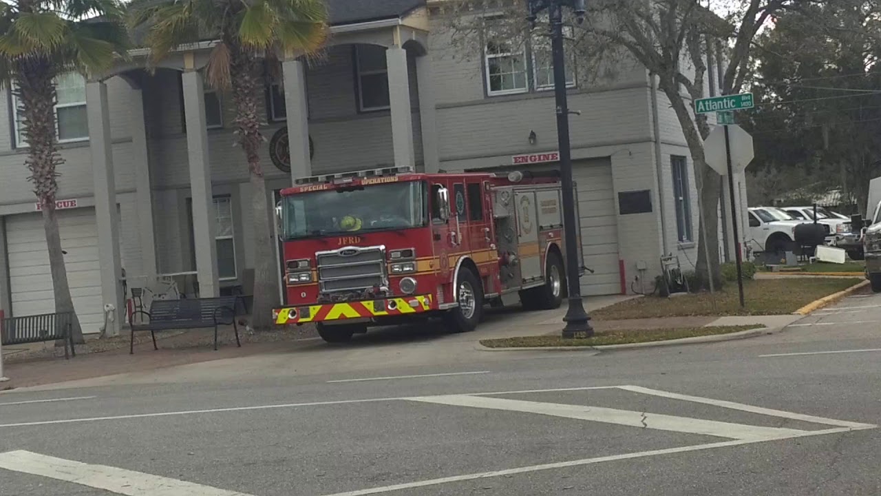 JFRD Engine 13 Responding Loudly to a Poss Fire - YouTube