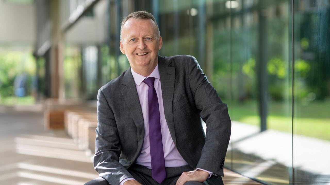 5 Minutes with Simon Biggs - YouTube