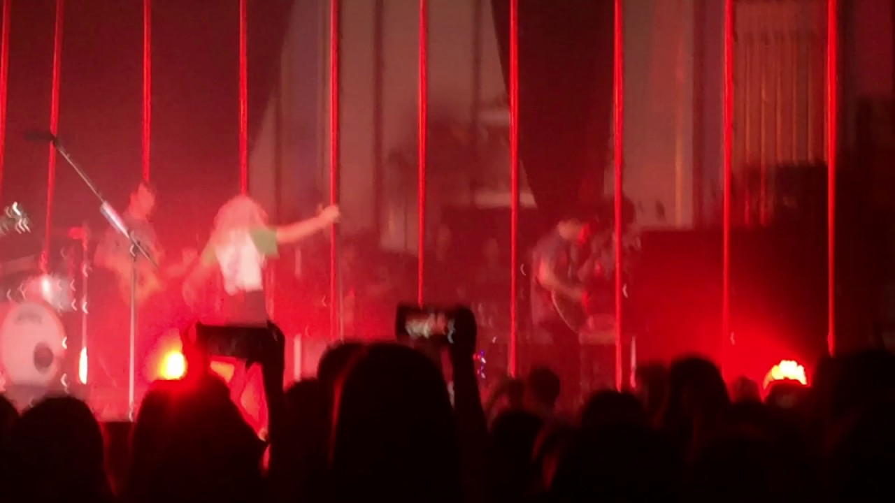 Paramore - Random Clips (Edinburgh, Scotland) - YouTube