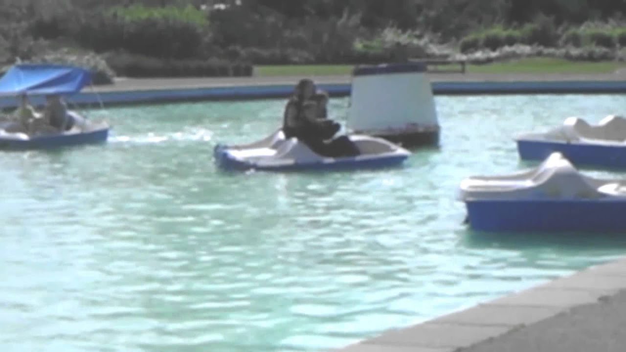 Hotham Park Boat Sinking - Bognor Regis - YouTube