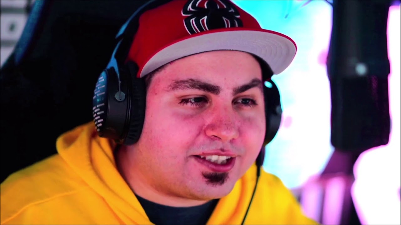 Lyon canta Awimmawe in live! - YouTube