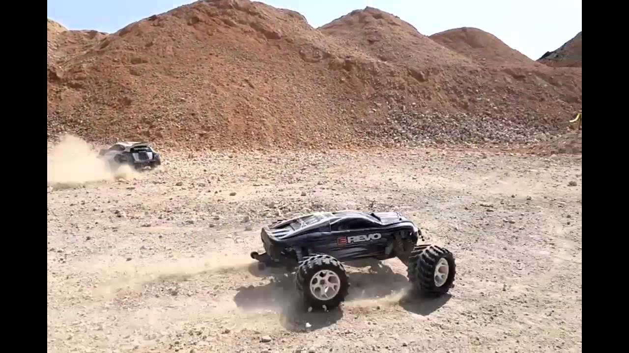 E revo vs e maxx traxxass - YouTube
