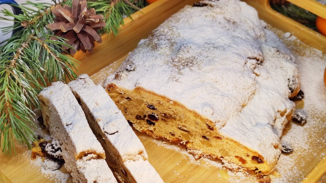 The best cozy Christmas stollen for warm and happy holidays! Easy to ...