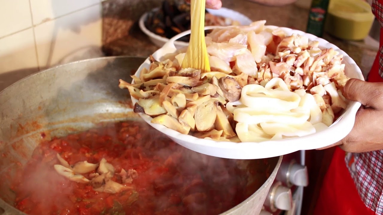 Cazuela de Mariscos con coco Receta - YouTube