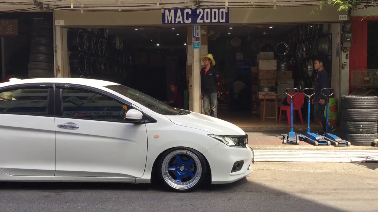 W work S1 17” in Honda City - YouTube