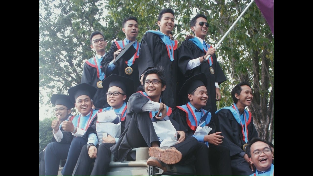 [What's Up] Industrial Engineering Graduation 114 HMTI ITS - YouTube