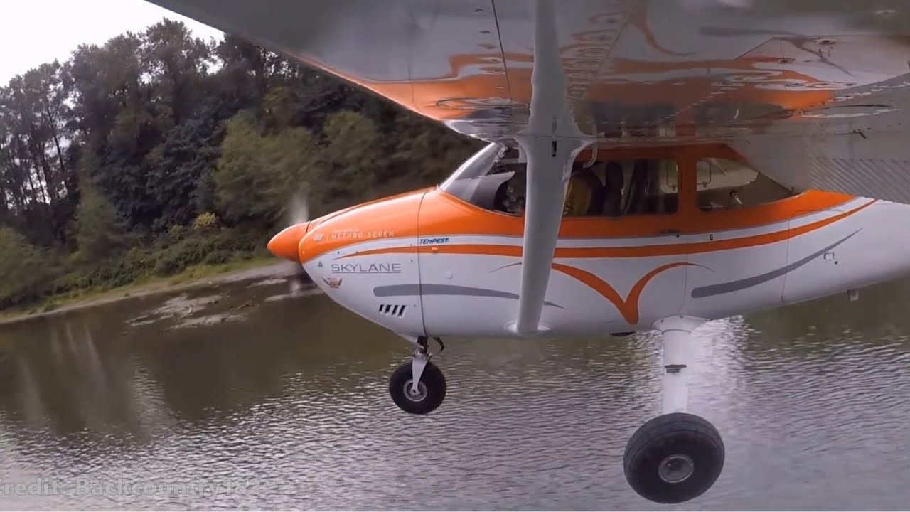 Airplane Emergency Landing on Water #Shorts - YouTube