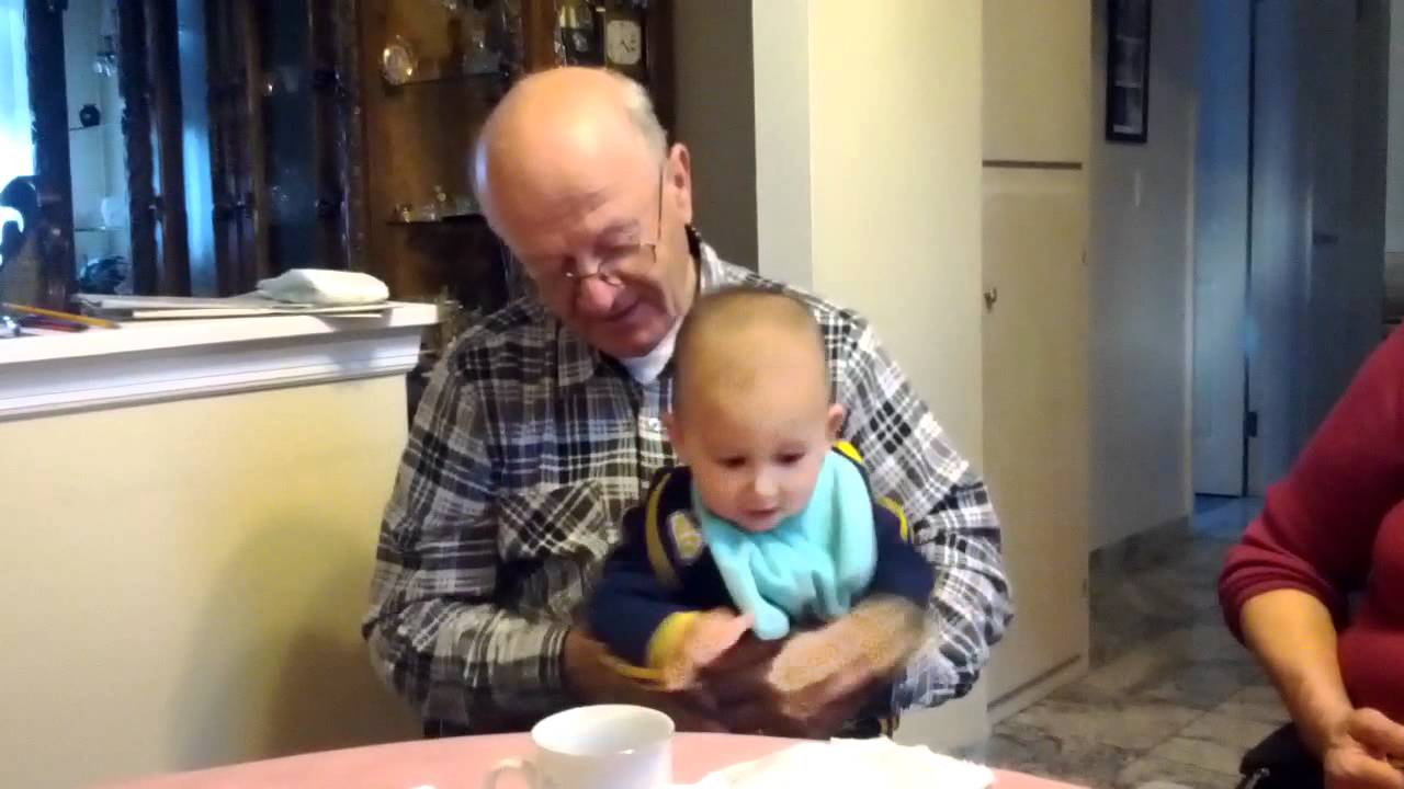 Batti batti le manine with Nonno - YouTube