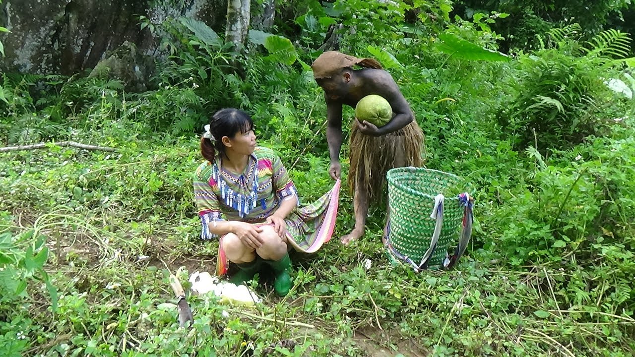 Primitive Life - LIVING OFF GRID Girl Bushcraft Alone In The Forest ...