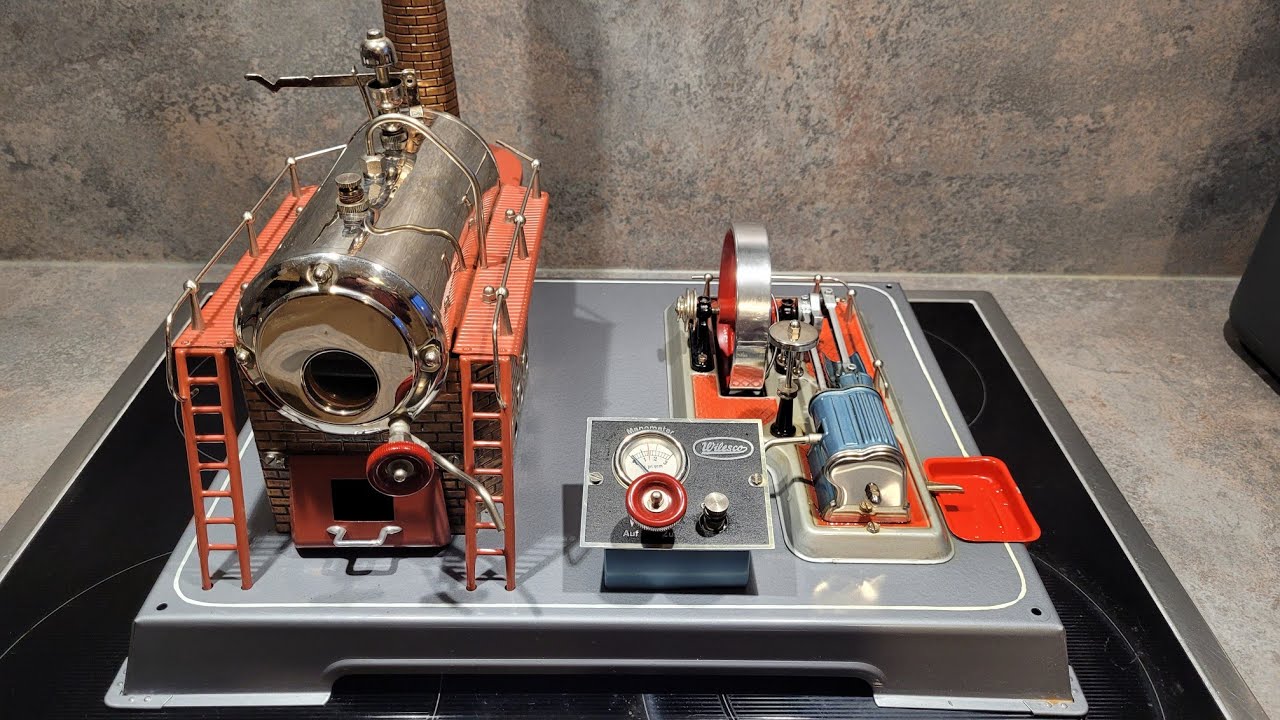 Dampfmaschine Wilesco D24 (Baujahr 1960) Erster Test-Dampflauf - YouTube