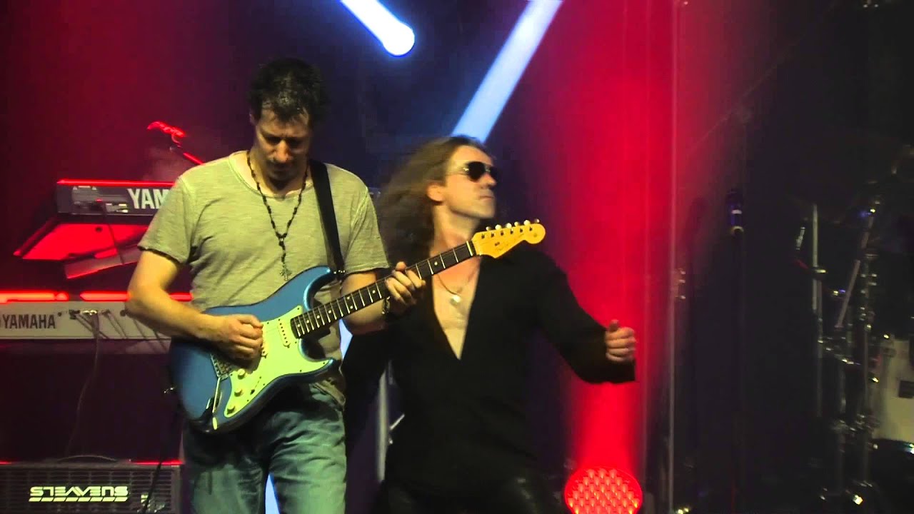 Highway to hell (SUNNY SKIES - Celebrating 40 Years) - YouTube