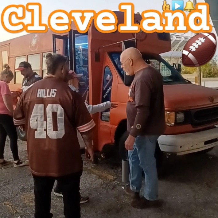 🏈 Cleveland Browns Football Tailgaiting Pimped Out Party Bus & Tony ...