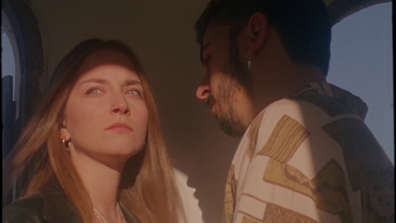 SIENNA - SOLO TE NOTO A TI (Official Music Video) - YouTube