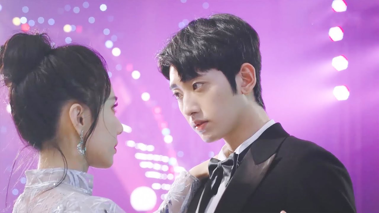 AI falls in love with human girl, every time he touches her, he has ...