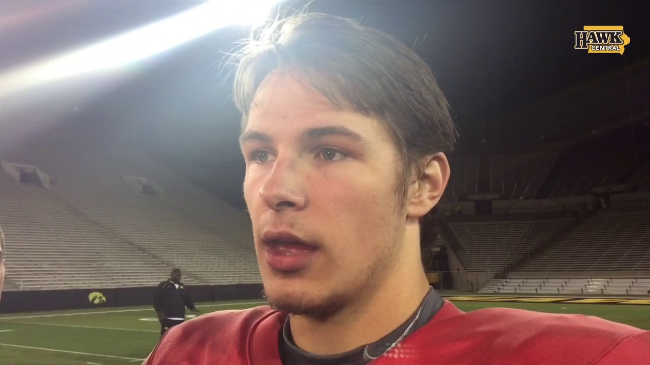 Tyler Wiegers stays the course in QB battle - YouTube