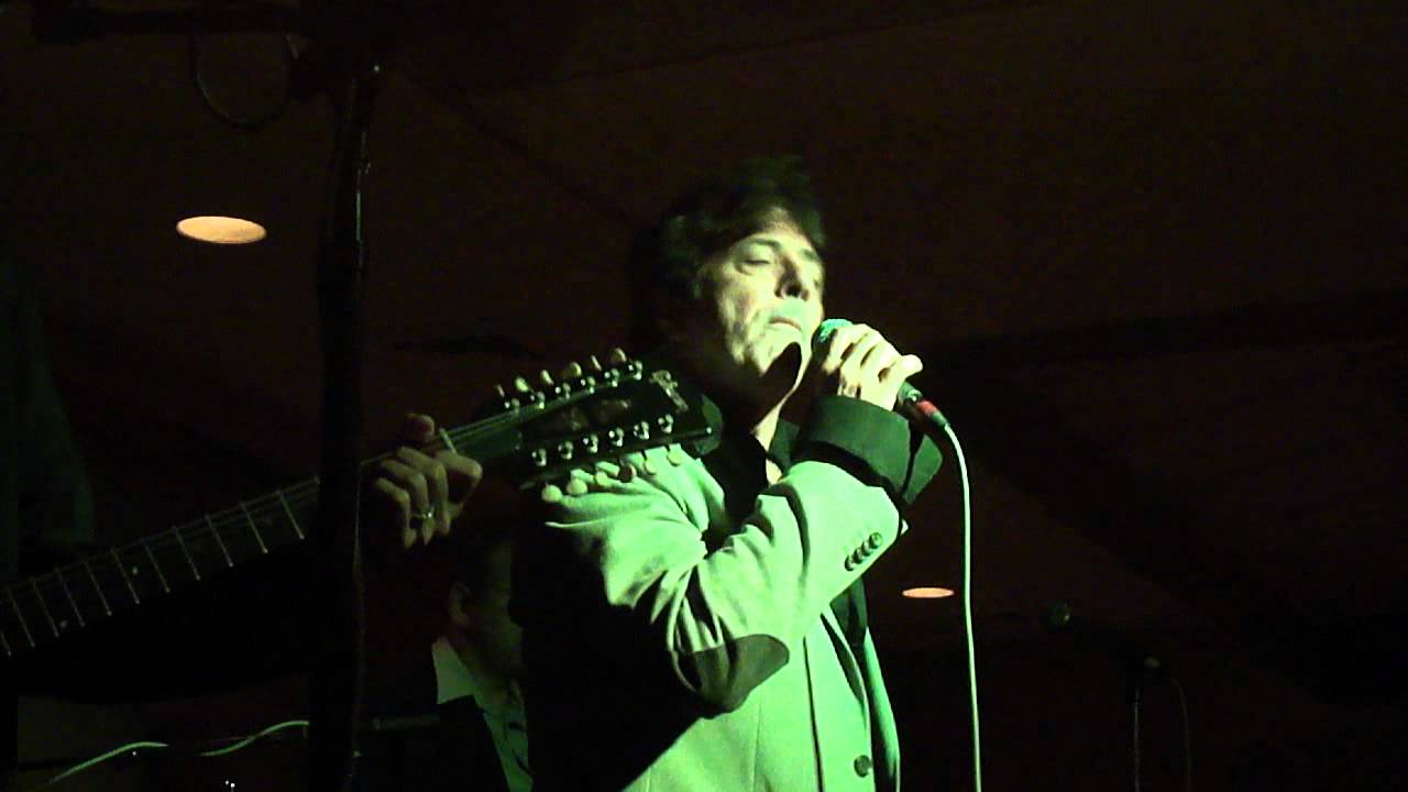 Sonny Geraci Sings Del Shannon's Go To Pieces at Spavone's - YouTube