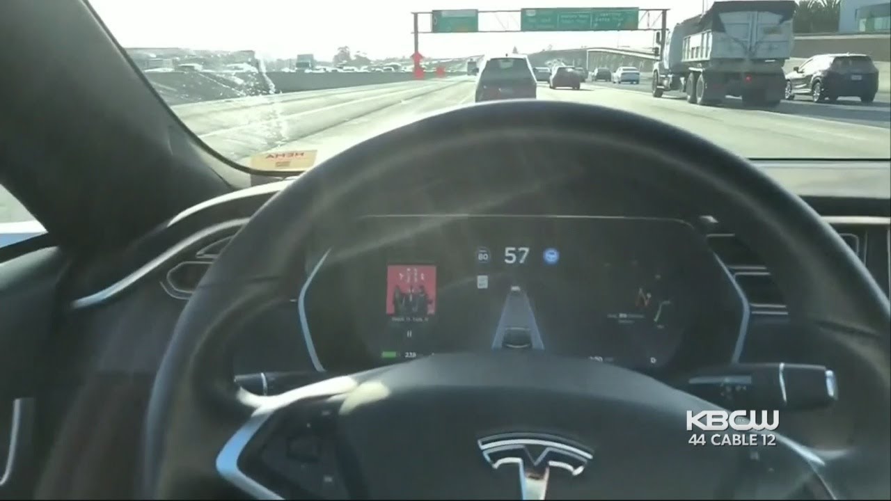 Video Shows Tesla On Autopilot Nearly Crashing On Hwy 101 - YouTube