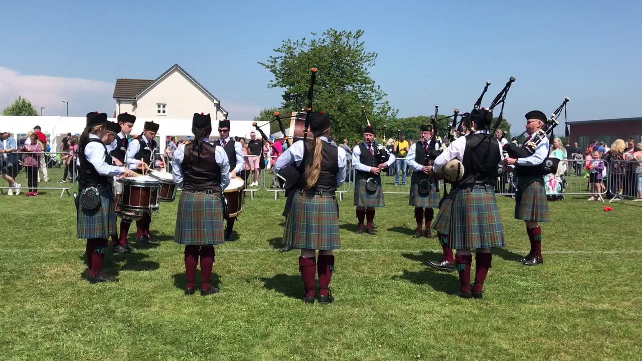 Stockbridge Pipe Band at Kirkliston (Part1) - YouTube