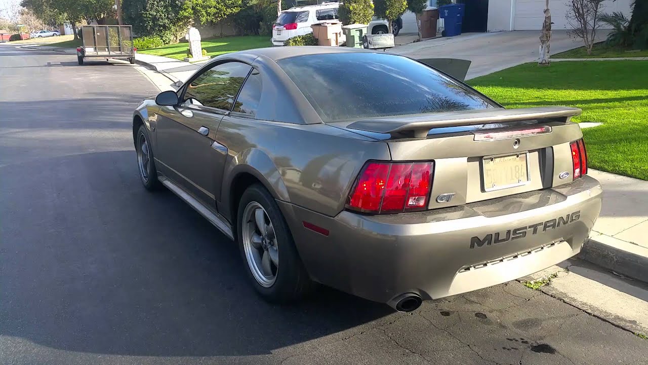 01 mustang gt on straightpipes - YouTube