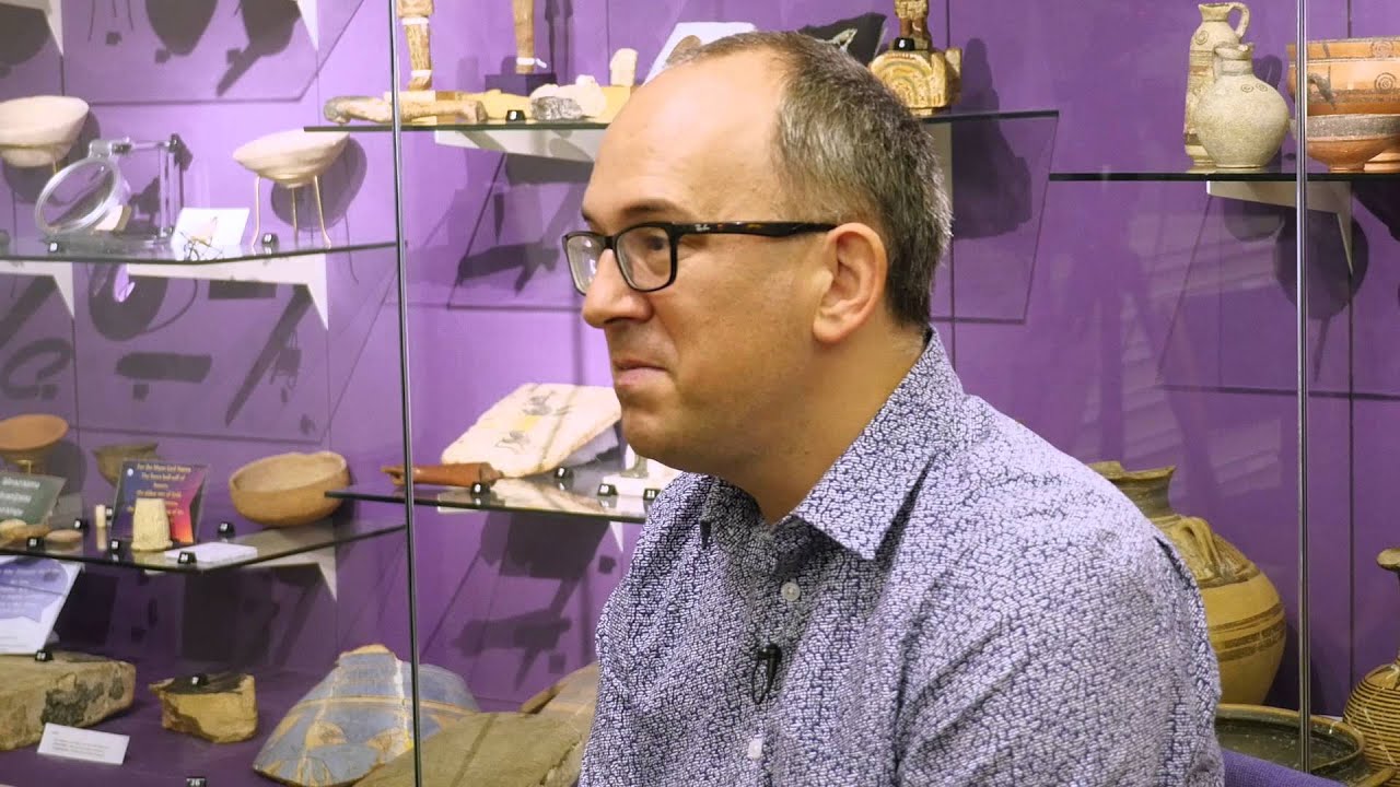 Can you tell us about the intratextuality and intertextuality in ...