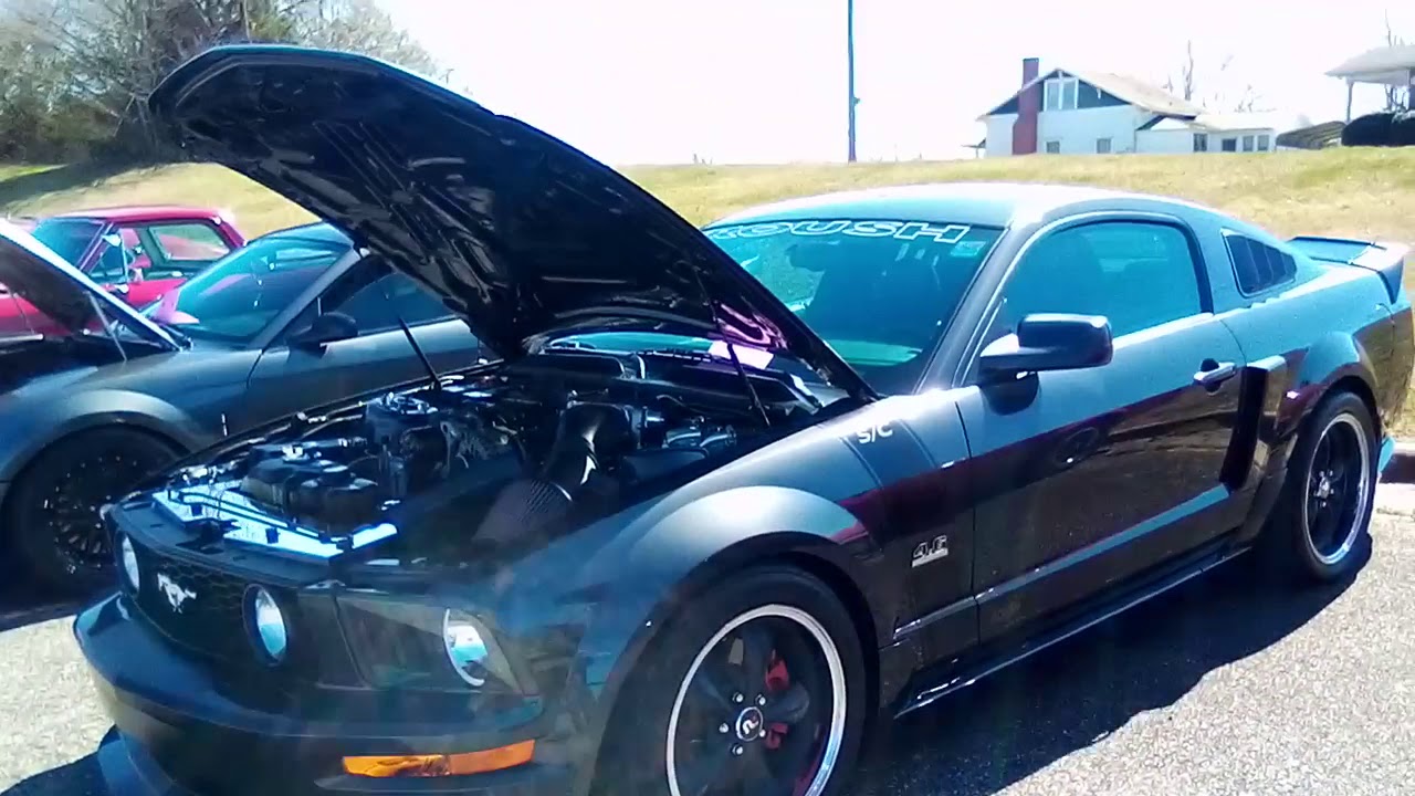 Car show at elementary School - YouTube