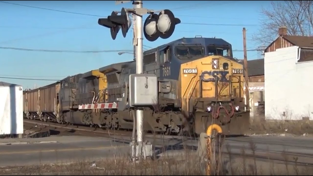 CSX 7661 Cargill grain train Hamilton Ohio - YouTube