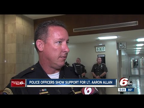 Police officers show support for Lt. Aaron Allan