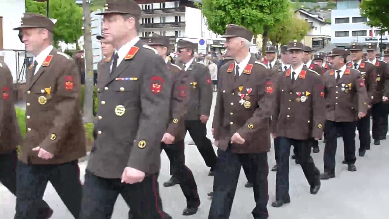 Aufmarsch 140 Jahre FF Sillian - YouTube