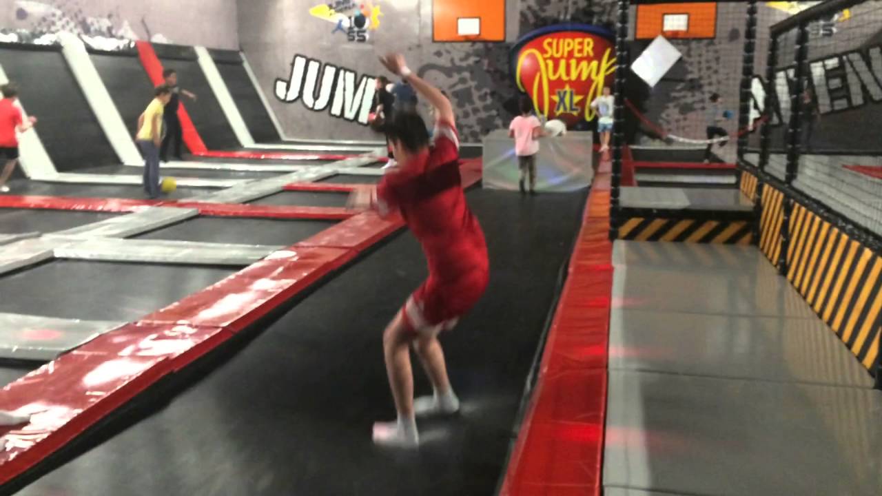 Trampoline park JUMP xl - YouTube