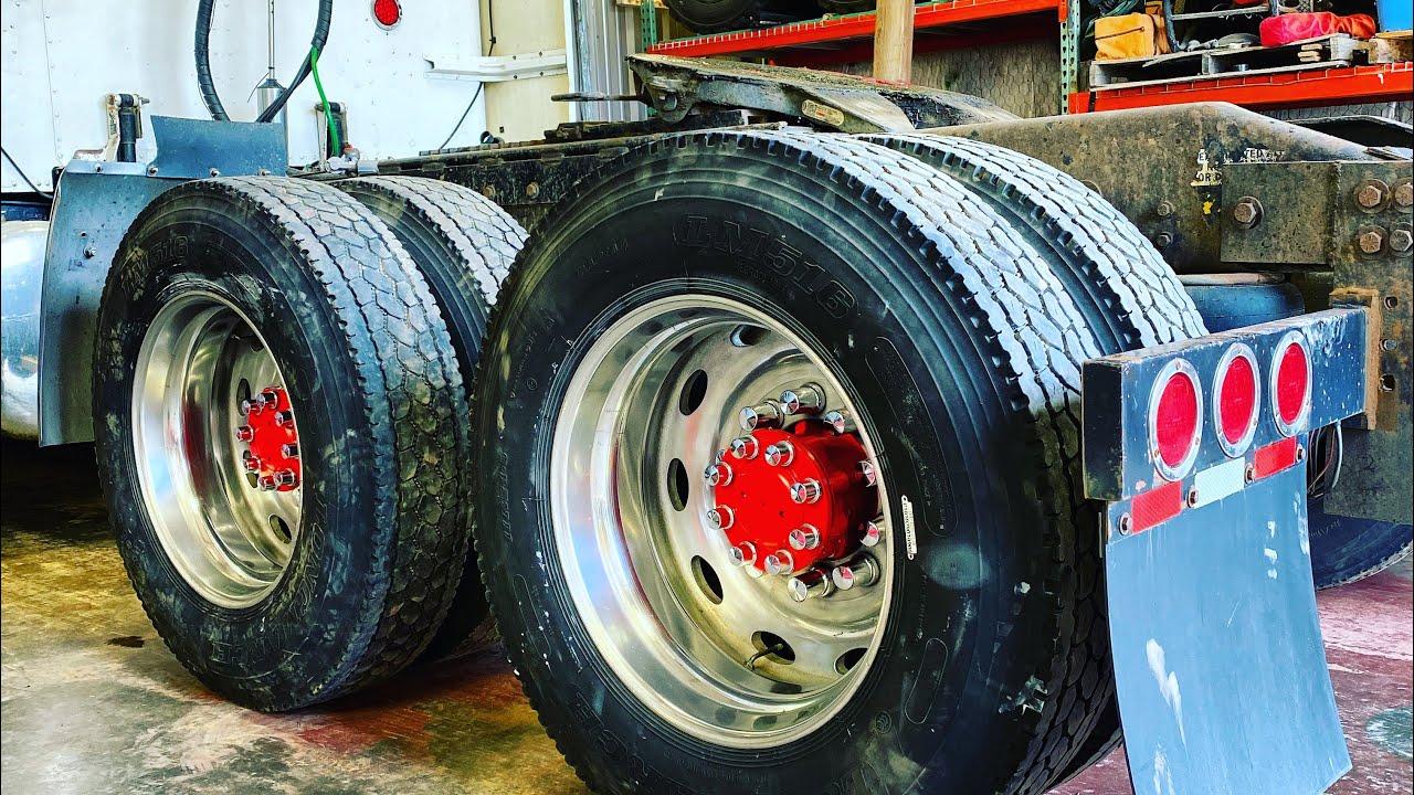 Coming attraction, 806 Driver, trucker Vlog, tire breakdown, loader run ...