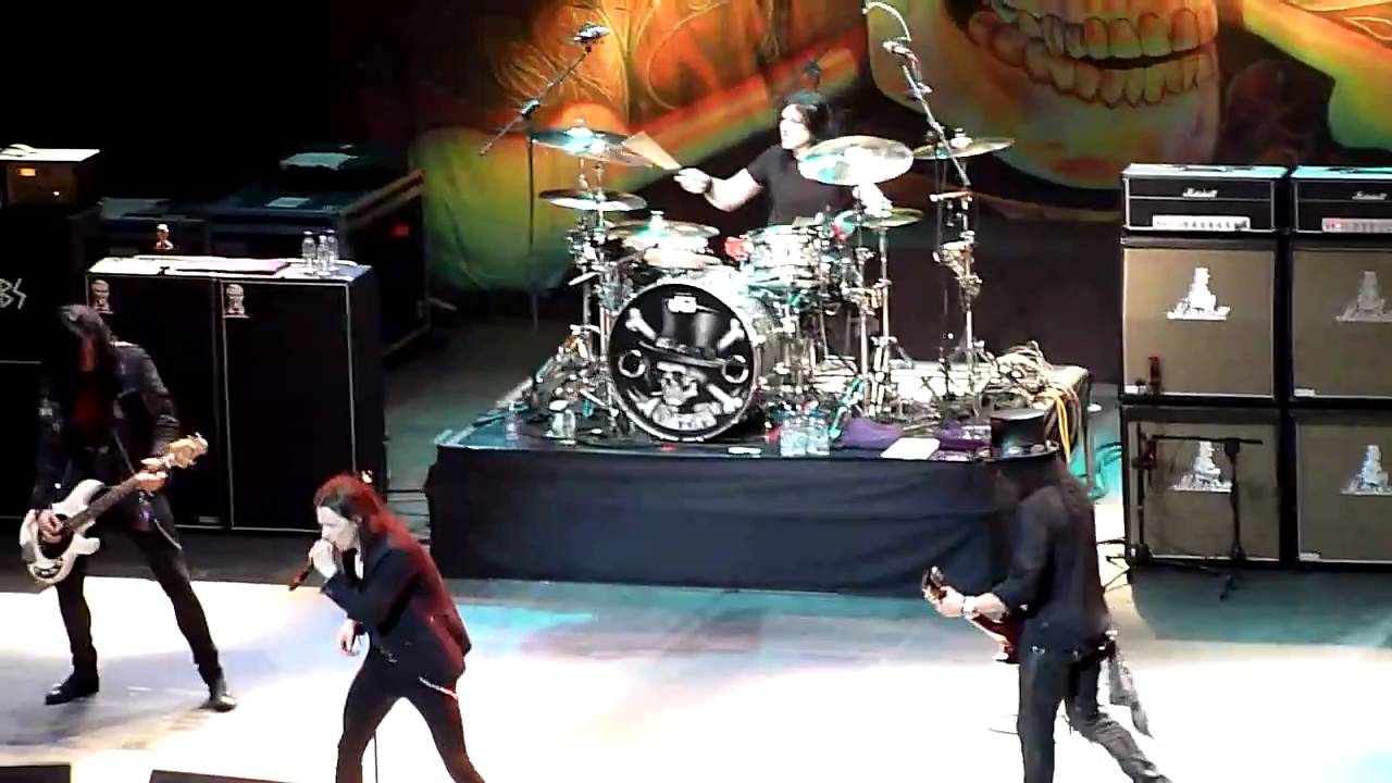 Rocket Queen Slash en Caracas - YouTube