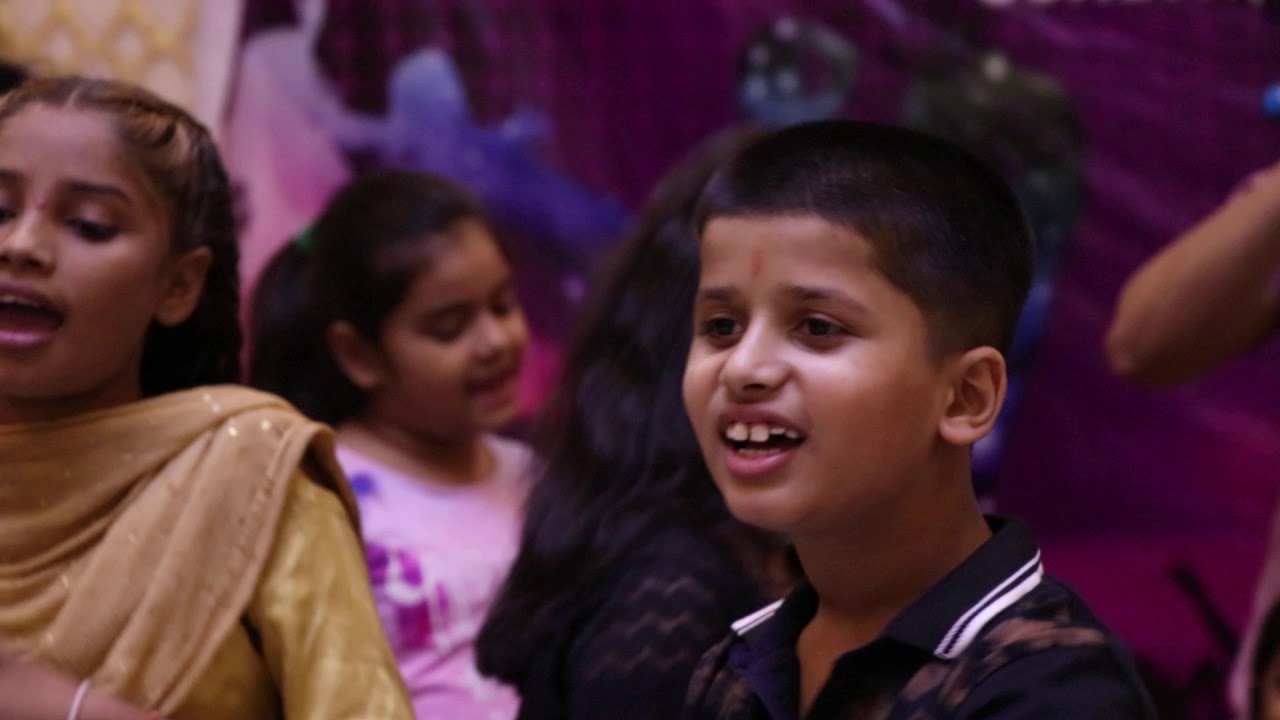 Singer Vicky Kajla's performance at the Mika Dance Academy, which added ...