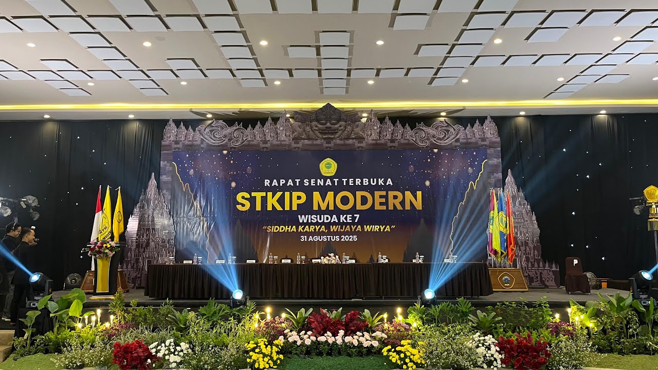 Wisuda Ke VII STKIP Modern Ngawi - YouTube