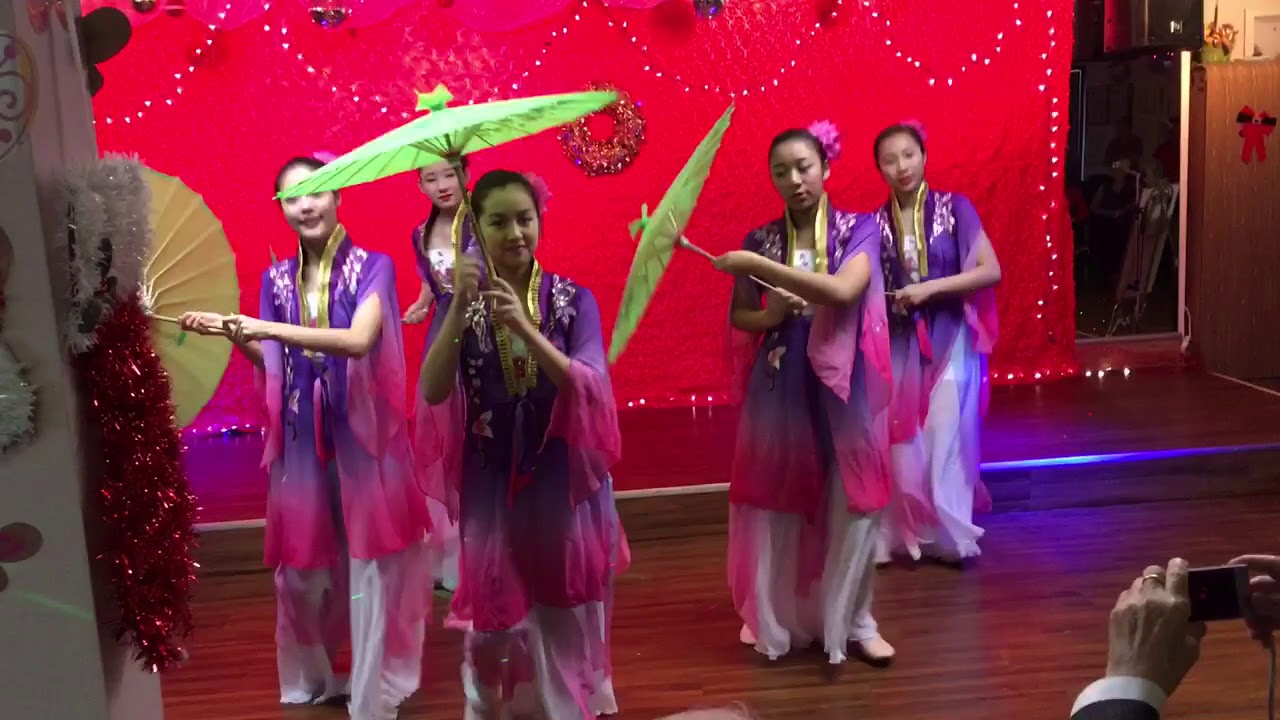 Chinese Umbrella Dance - YouTube