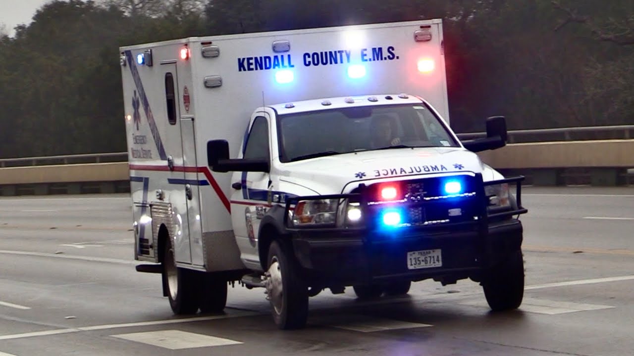 Kendall County EMS Medic 3 Responding Code 3 - YouTube