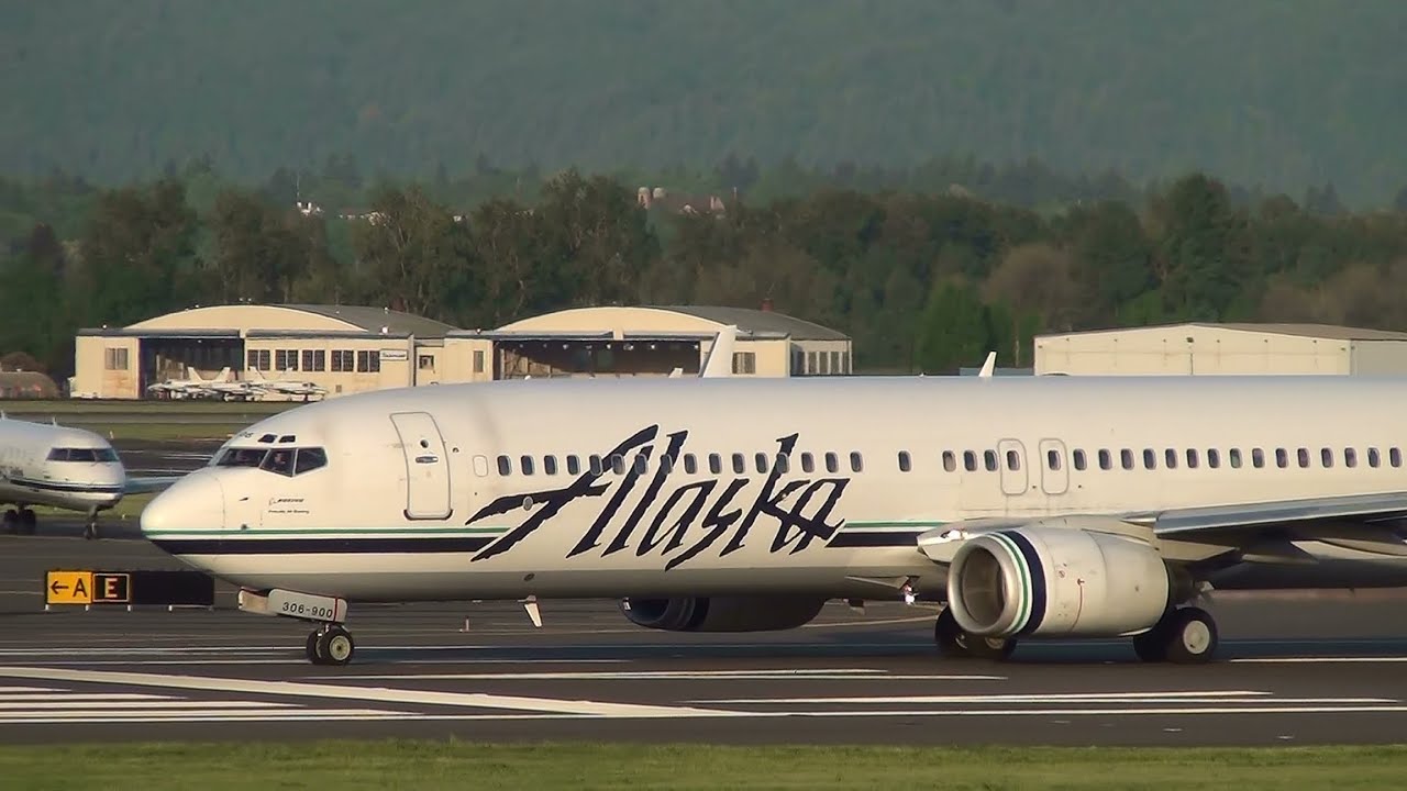Alaska Airlines N306AS 737-900 Takeoff Portland Airport (PDX) - YouTube