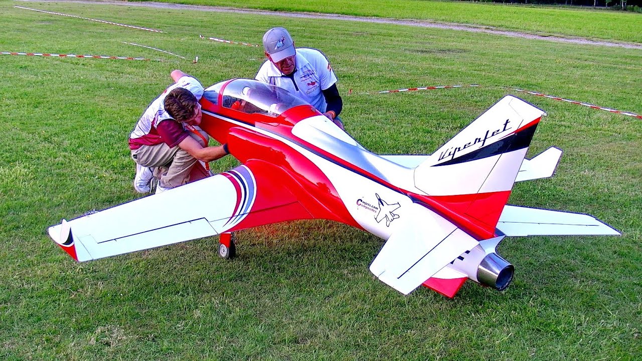WOW !!! STUNNING !!! HUGE RC VIPERJET AEROBATICS / SCALE MODEL TURBINE ...
