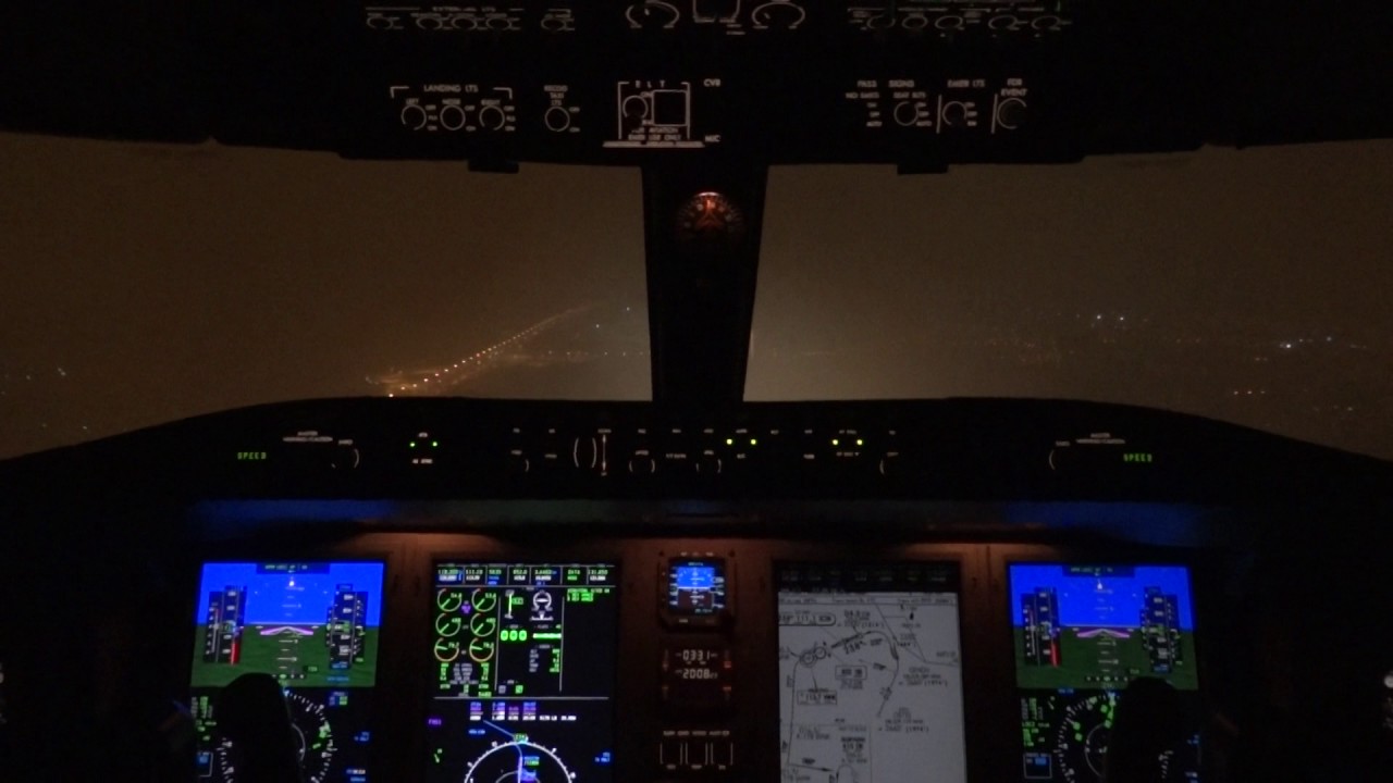 Bombardier Challenger 650 Very Low Visibility Approach and Landing at ...