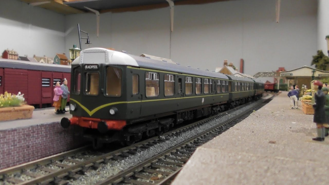 SOLO RUNNING SESSION 16 - Hornby Railways Class 110 Calder Valley DMU ...