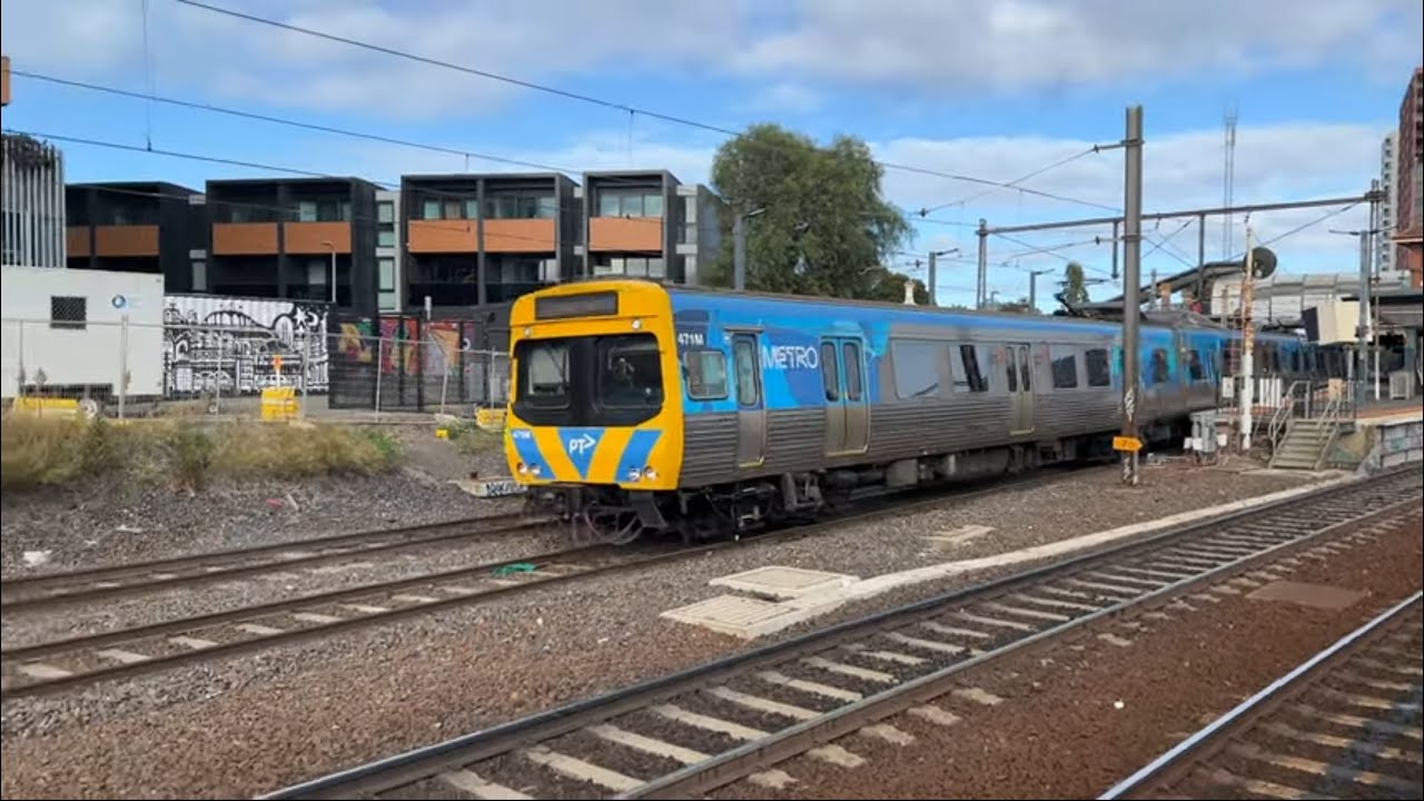 Metro Comeng Departing Footscray Station from Williamstown to Flinders ...