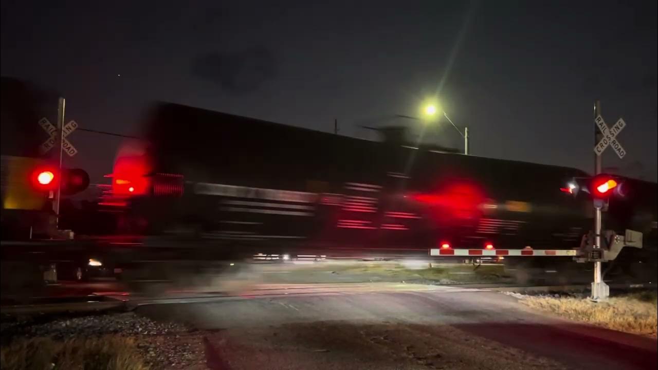 UP 7456 NB Leads Ethanol Magnolia,Tx - YouTube