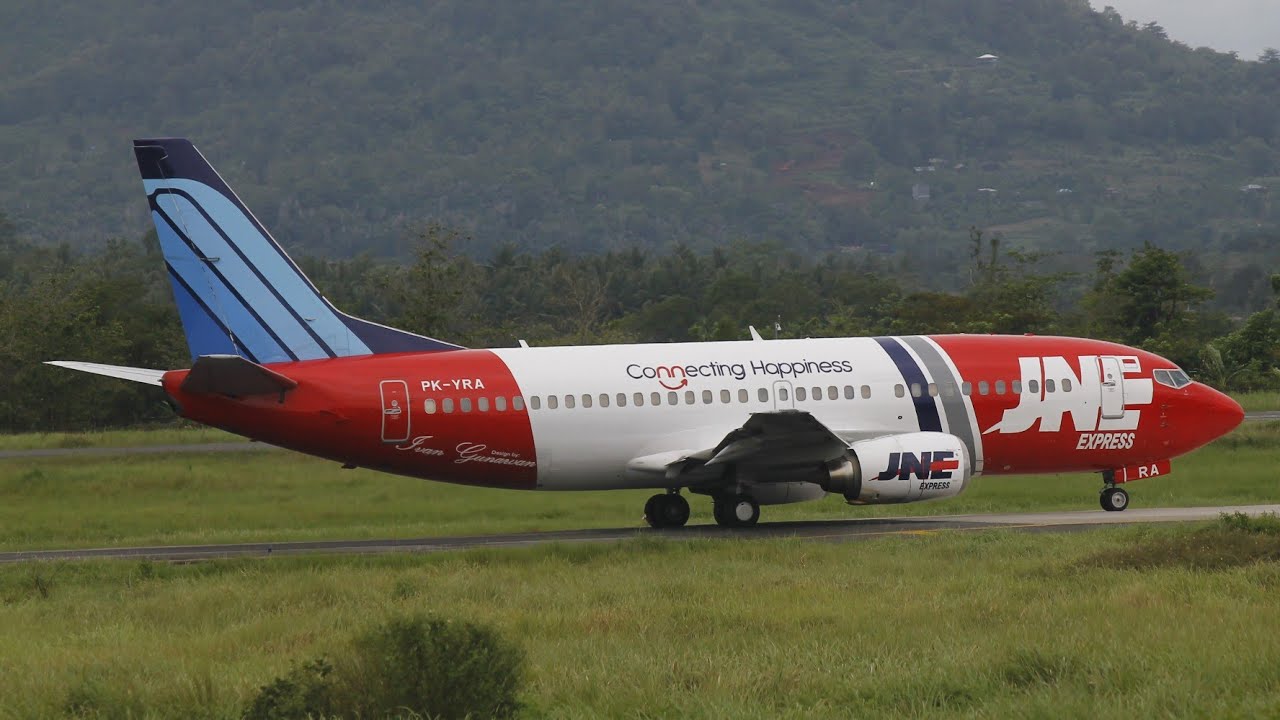 PAKEEETTT !!! Trigana Air Boeing 737-322 PK-YRA Dengan Livery JNE ...
